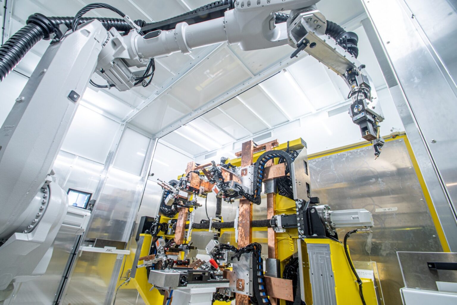 Lasmachine voor het volautomatisch lassen van elektriciteitskasten ...